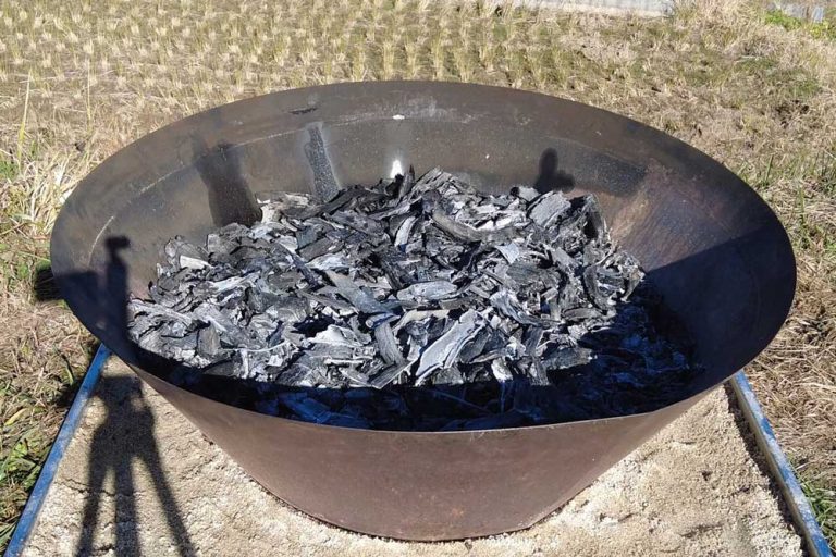 竹や剪定枝が簡単に炭に！無煙炭化器の使用方法 モキ製作所